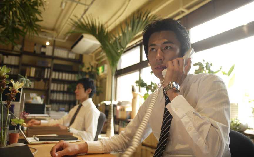 お客様からの電話では、自社の人間のことを、敬称抜き、敬語抜きで話す。 電話対応の30のビジネスマナー Happylifestyle